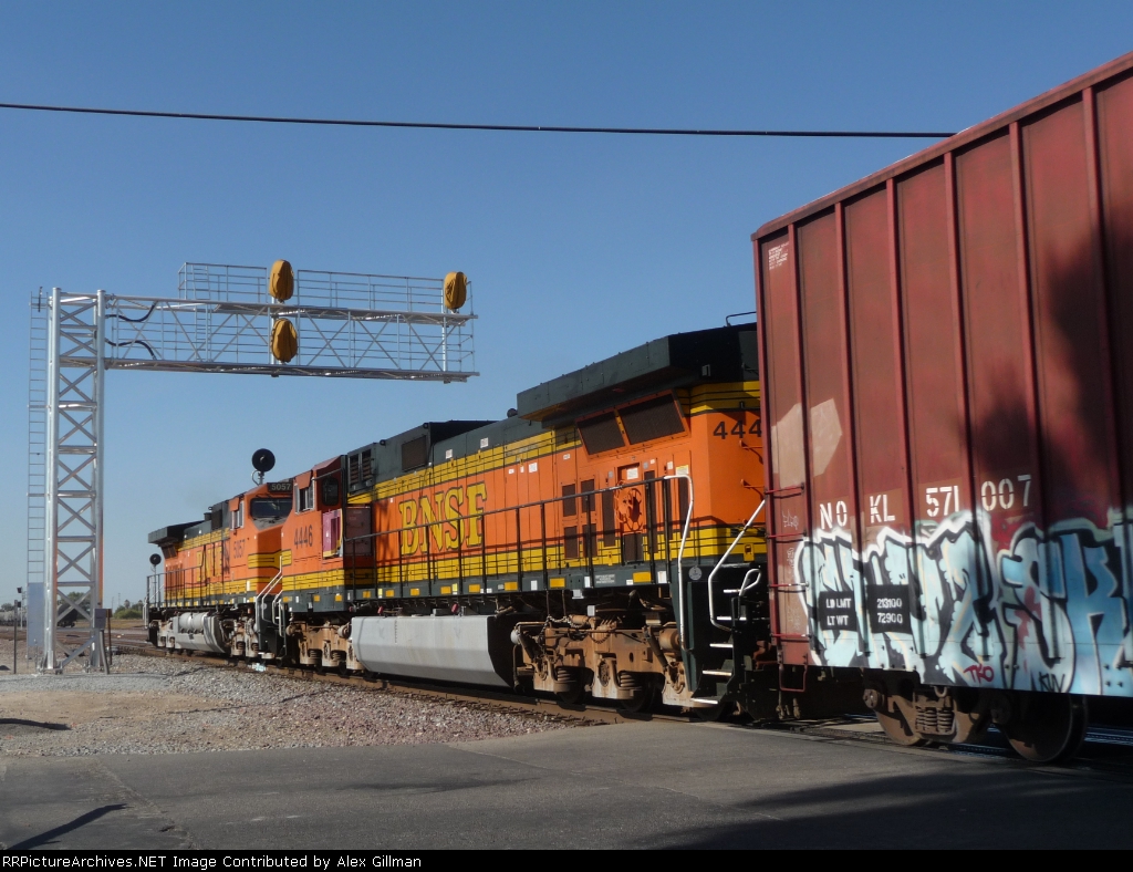 BNSF 4446 Eastbound